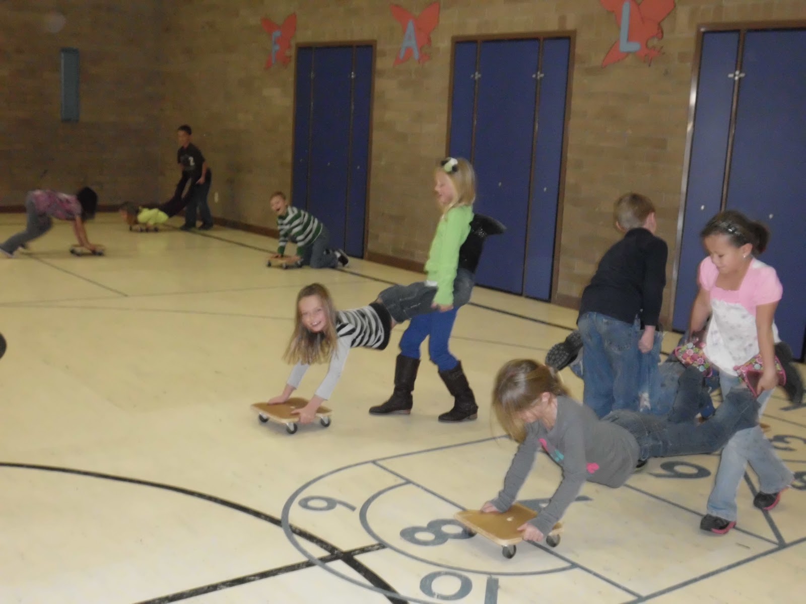 Loa Elementary : Scooter Fun