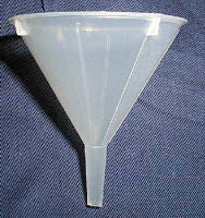 LABORATORIO: Materiales del laboratorio hechos de plástico