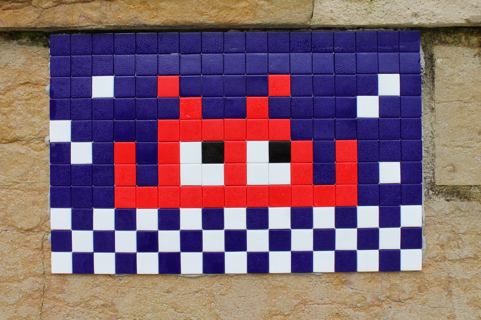 Invader kicks off 2015 with a brand new invasion in Paris, France ...