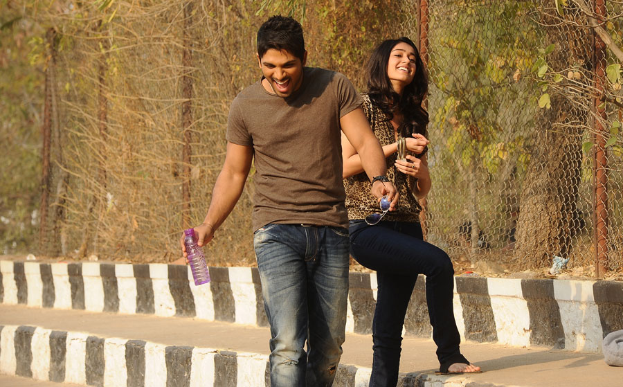 Allu Arjun's Julayi movie Latest Photos New Stills