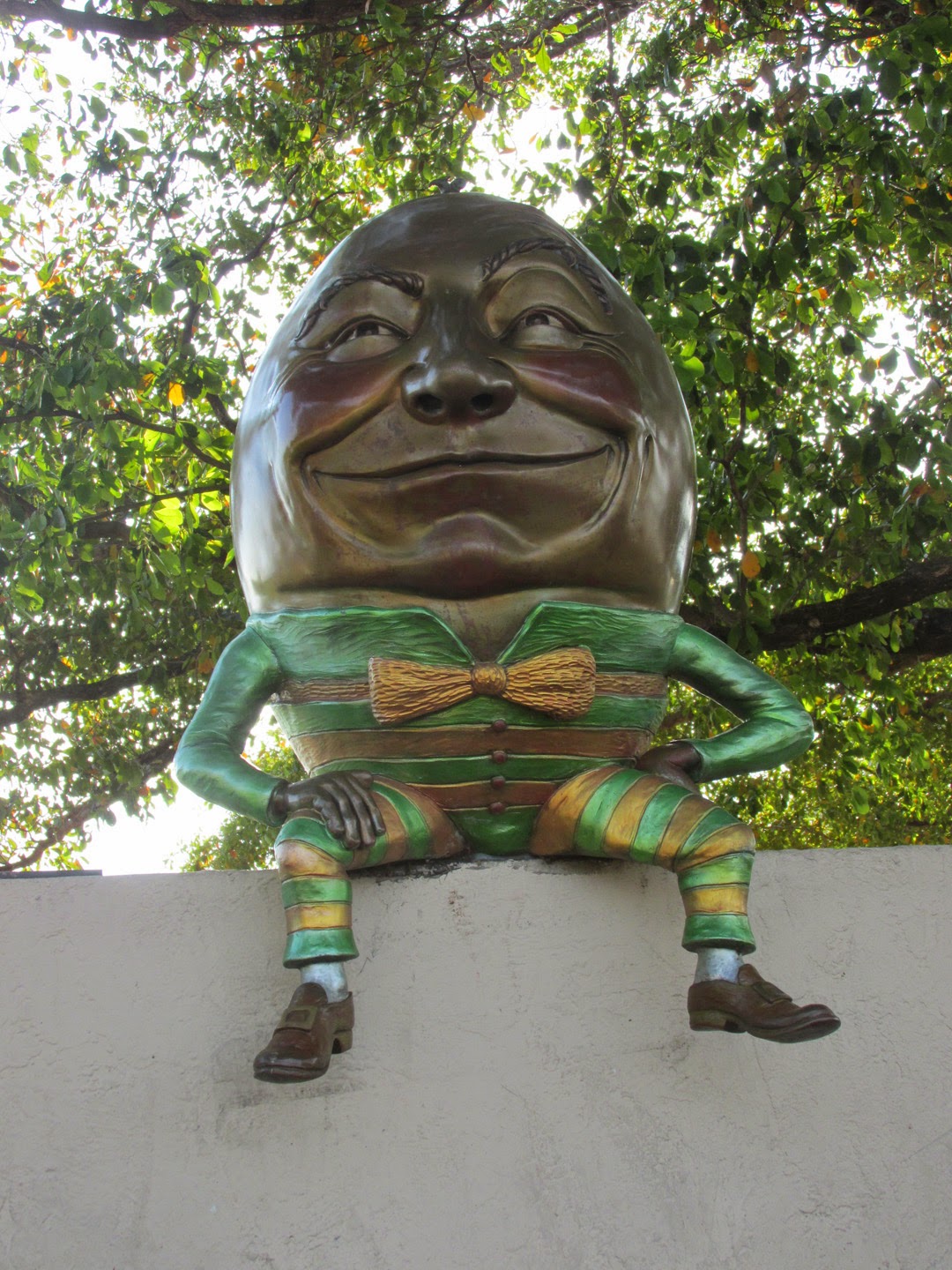 Eccentric Roadside: Egg-centric roadside: The Humpty Dumpty statue of ...