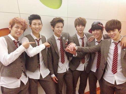 5 HERMOSOS IDOLOS MASCULINOS COREANOS EN UNIFORME ESCOLAR