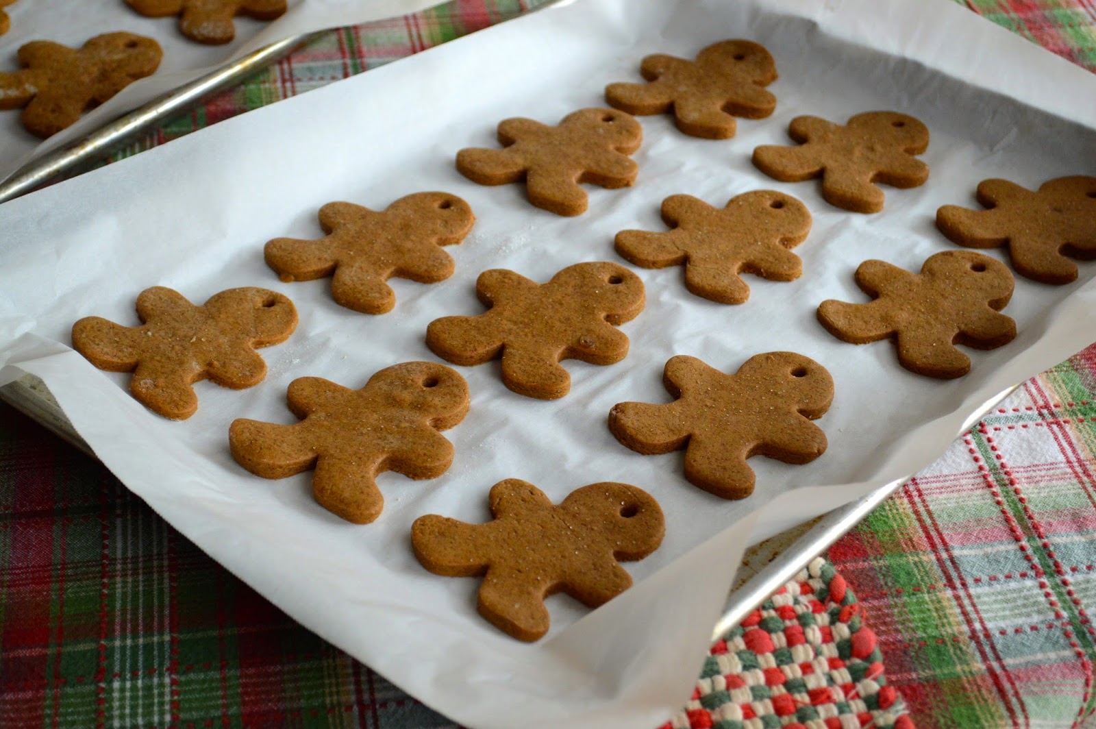 Heritage Schoolhouse: ~gingerbread ornaments~