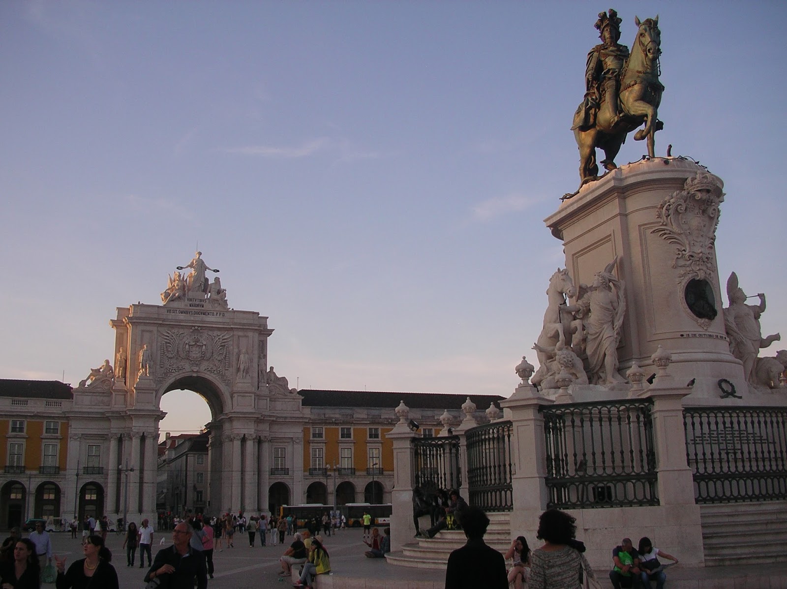 GollyGeeGosh: Lisbon Commercial Square and Downtown