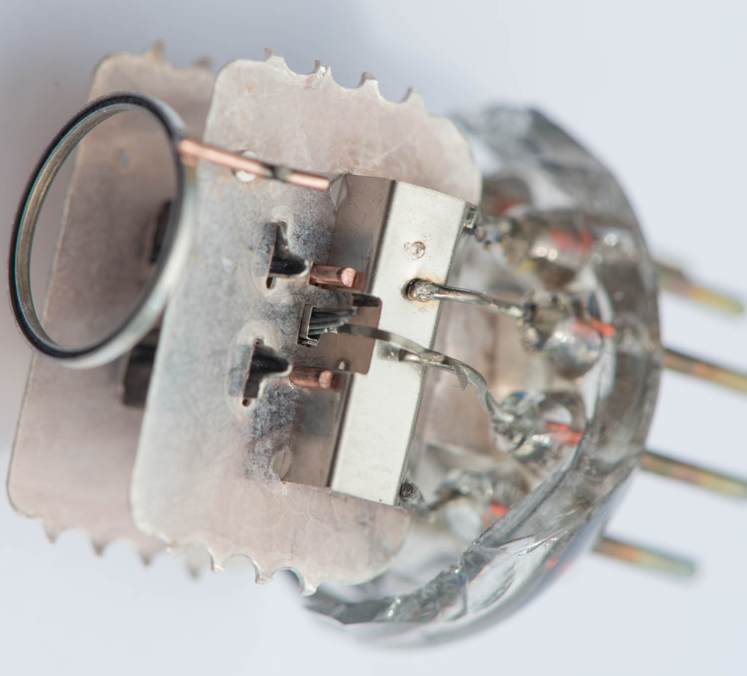 VinylSavor: Tube of the Month : The 6AM4