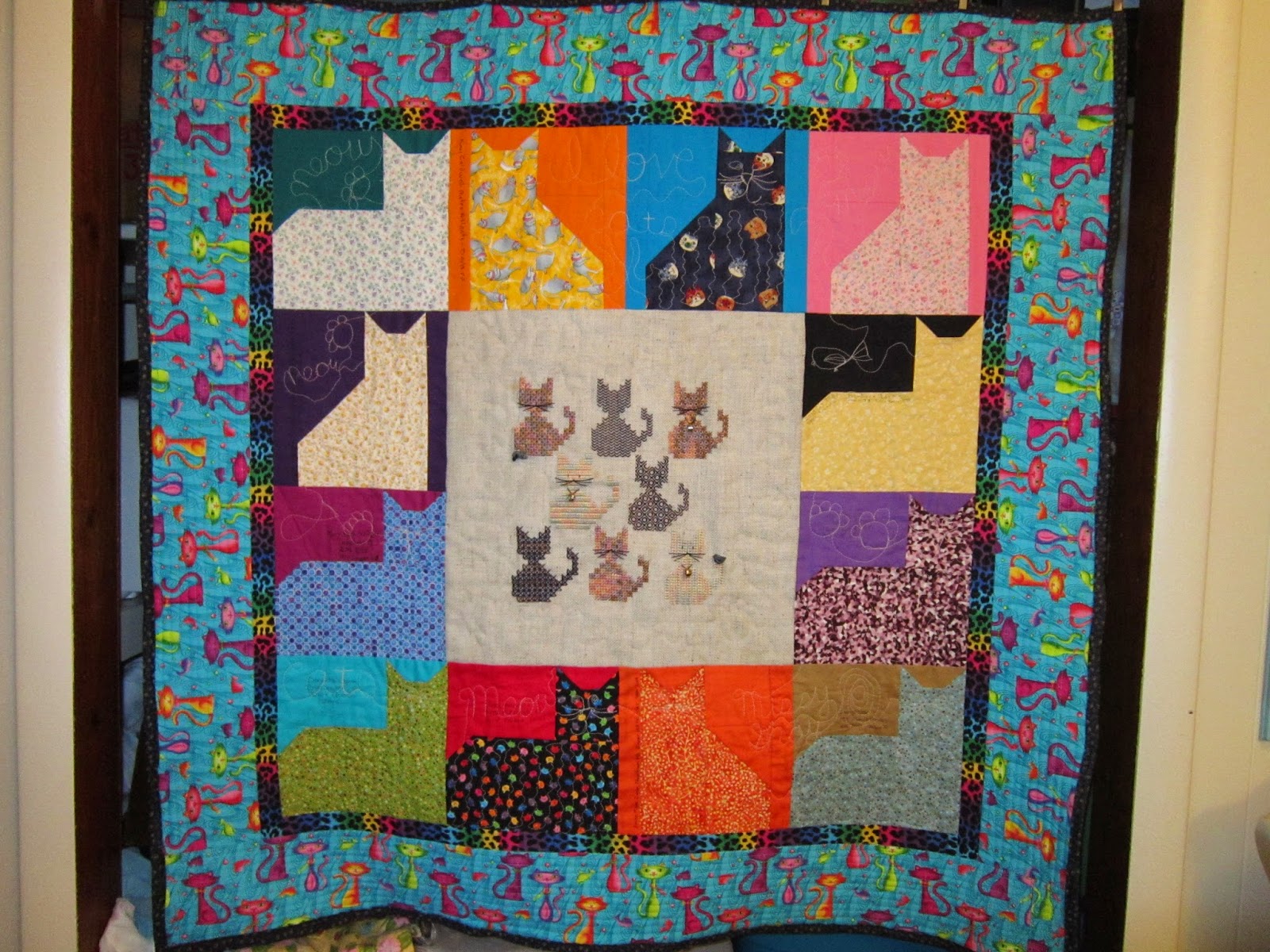 Missy's Homemaking Adventures: Cat quilt Finished!