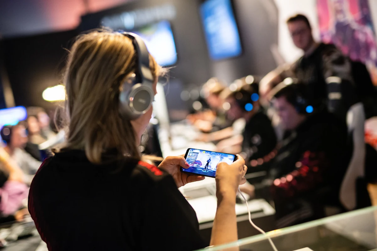 Mobile Gaming Is Giving A Tough Time To Social Media; Might Even ...