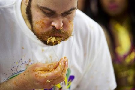 WELCOME TO SHOUTGIST!!!!: Chicago man eats 444 chicken wings in 30 mins