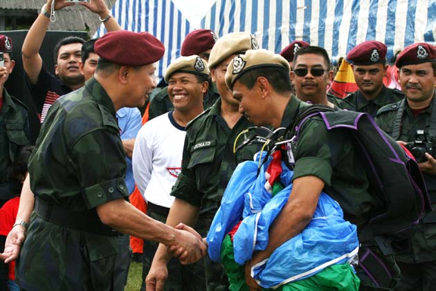 UTK (Red Beret) & VAT-69 (Sand Beret) | Sejarah ILMU DAN PENGETAHUAN