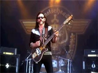 OUTROS 300: MOTÖRHEAD: LEMMY COMPLETA 67 ANOS HOJE