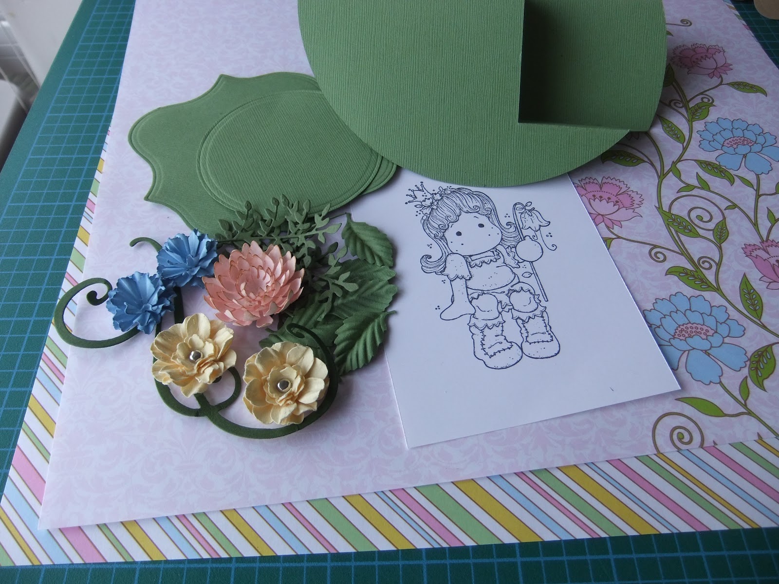 From My Craft Room: Round (Shaped) Side Step Card Tutorial