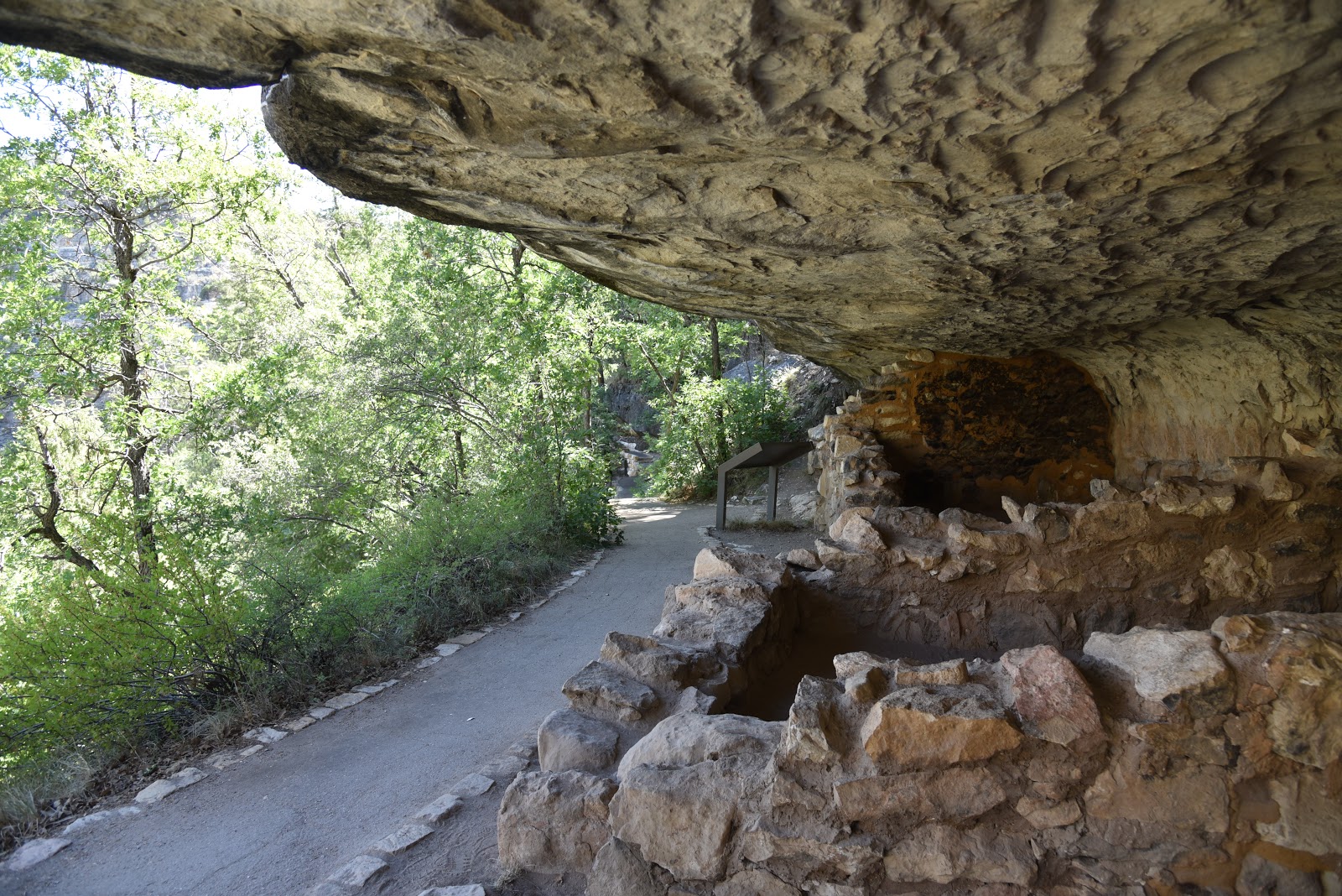 Arizona Hiking: WALNUT CANYON NATIONAL MONUMENT