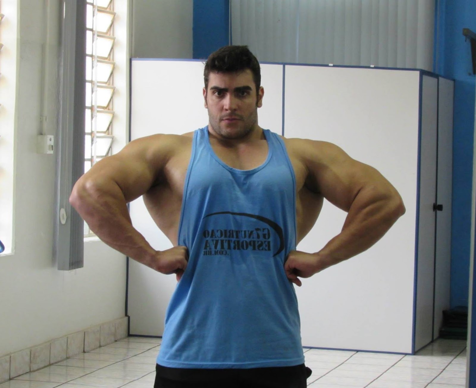 Muscle Lover: Brazilian bodybuilder Felipe Mattos