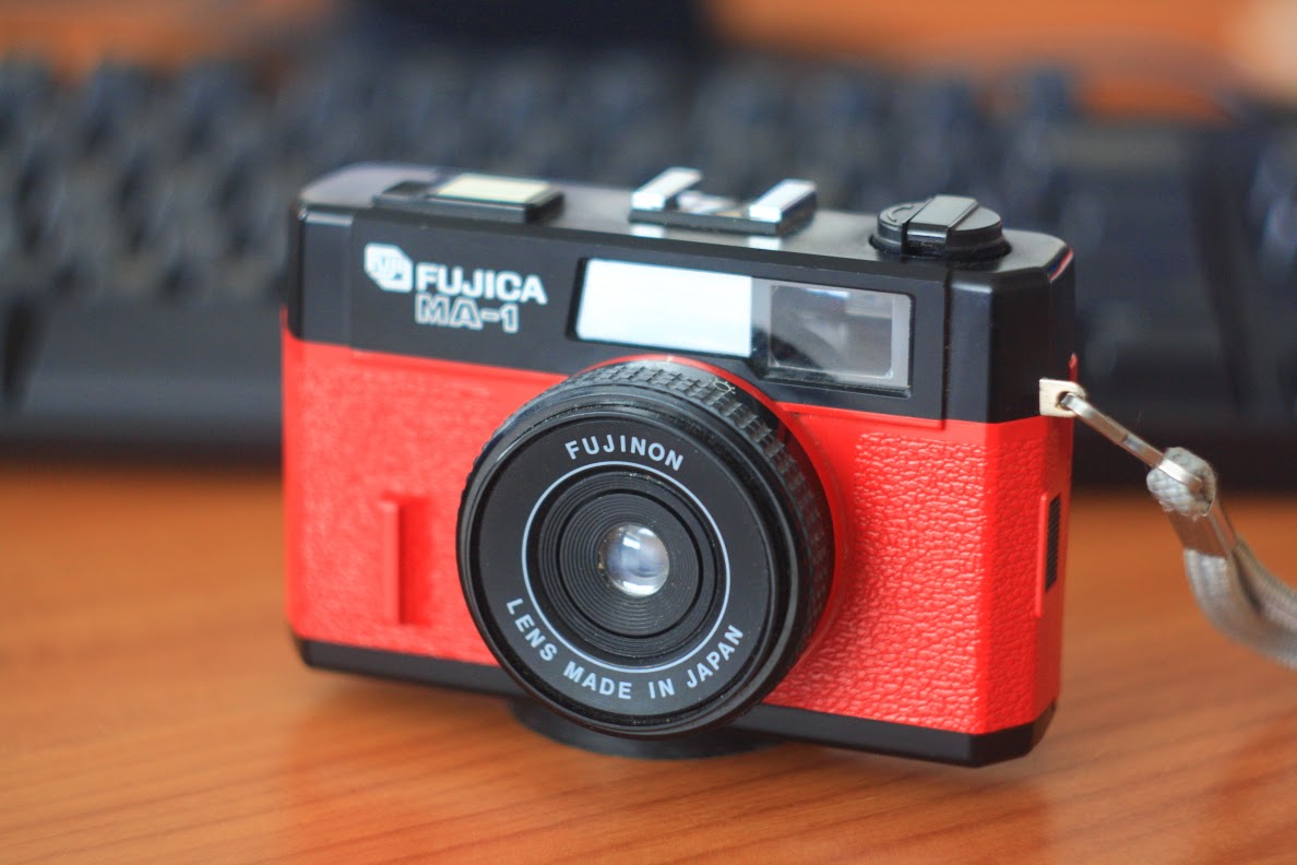 Old camera collection: Fujica MA-1, red point and shoot camera