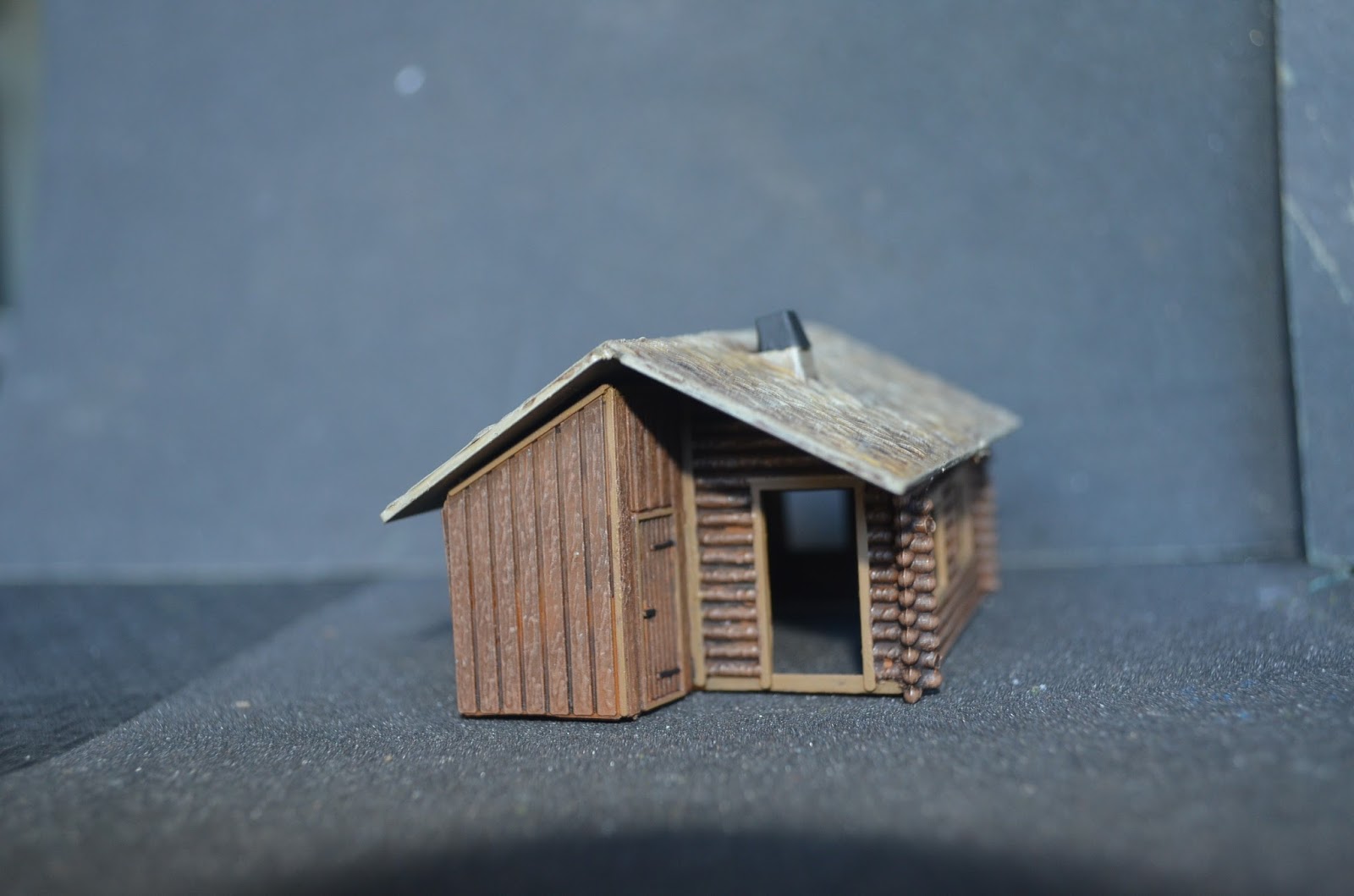 20th Century Wargames: HO Log Cabin