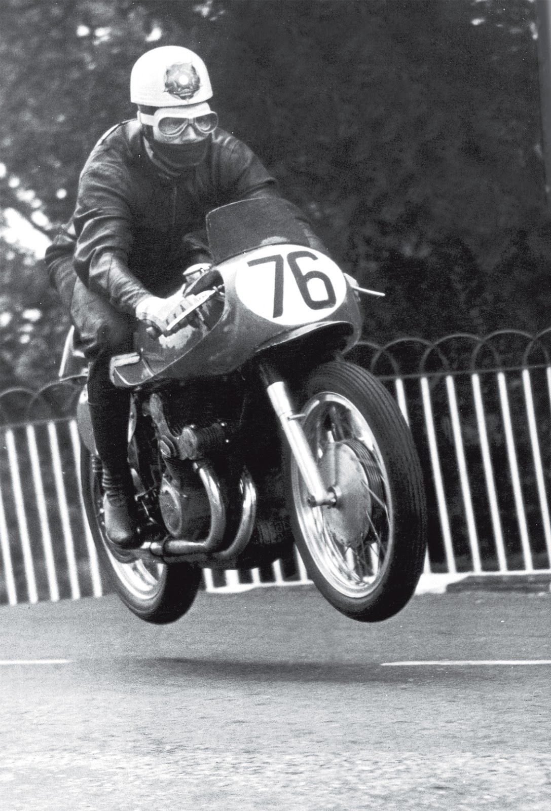 Clasp Garage: Geoff Duke, the first "Superstar"