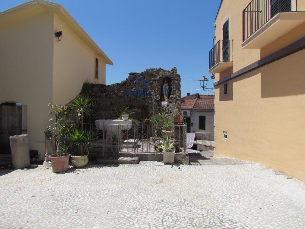 Tabernacoli italiani: Colfelice. Madonna di Lourdes