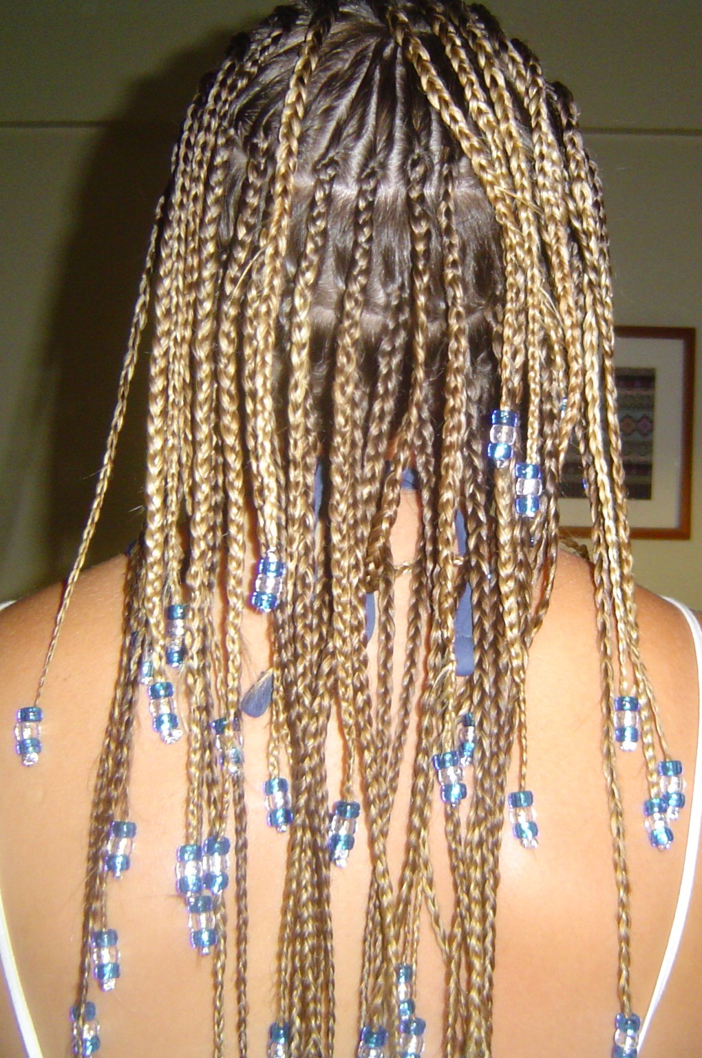 opiaf ioyas: Thai hair style