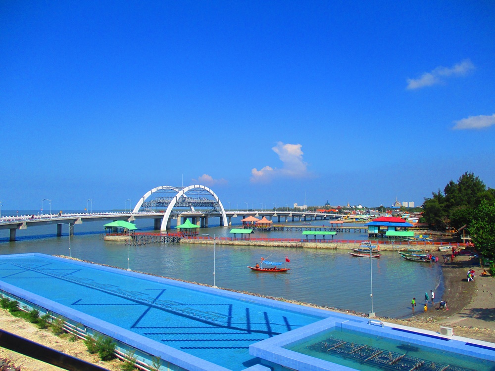 Indahnya Jembatan Layang Surabaya di Pantai Ria Kenjeran - Wulan Kenanga