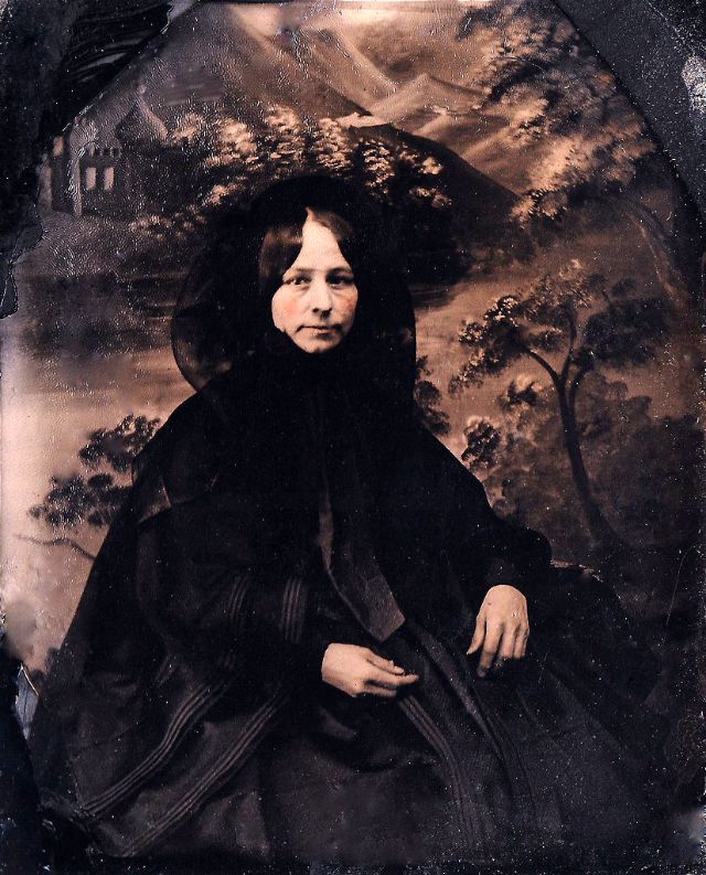 Victorian Widows: Graceful Photos of Young Women in Mourning Dresses ...