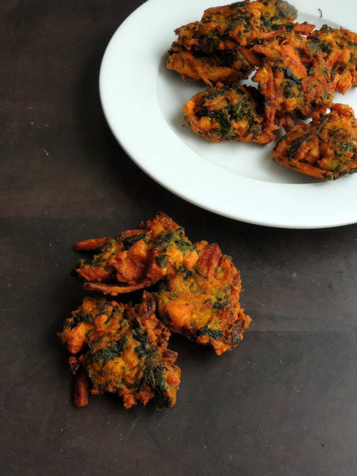 Priya's Versatile Recipes: Tofu Spinach Fritters/Tofu Palak Pakoras