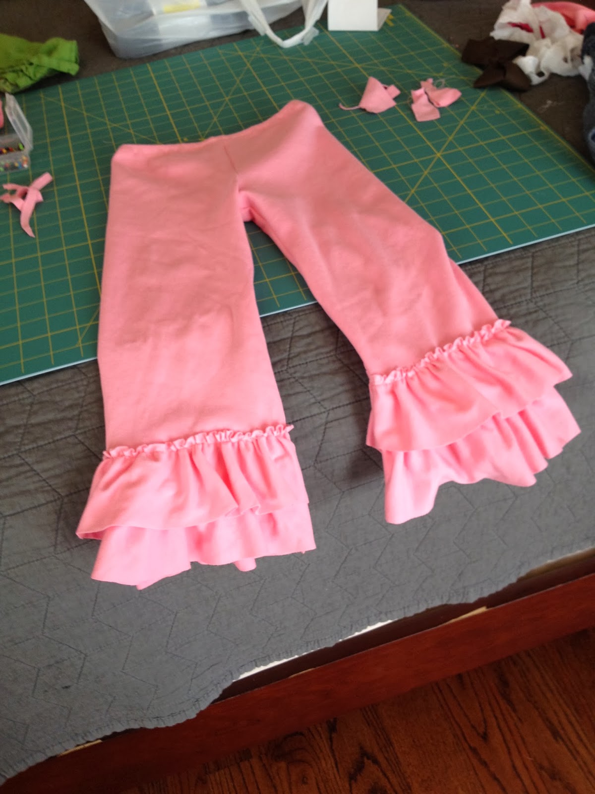 In Between Dreams: Ruffle Pants in 10 Steps