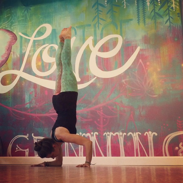 The World Is My Yoga Mat: Funky #ForearmFriday! #poseoftheday