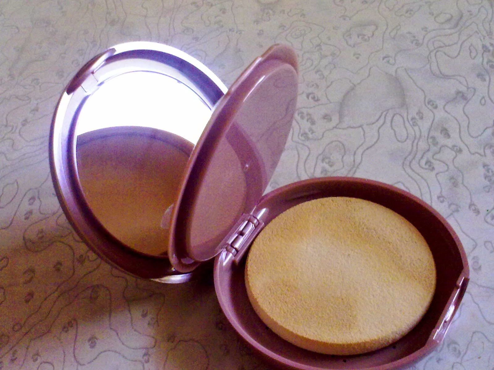 MyCosmeticDiary Lakme 9 To 5 Flawless Creme Compact Review 