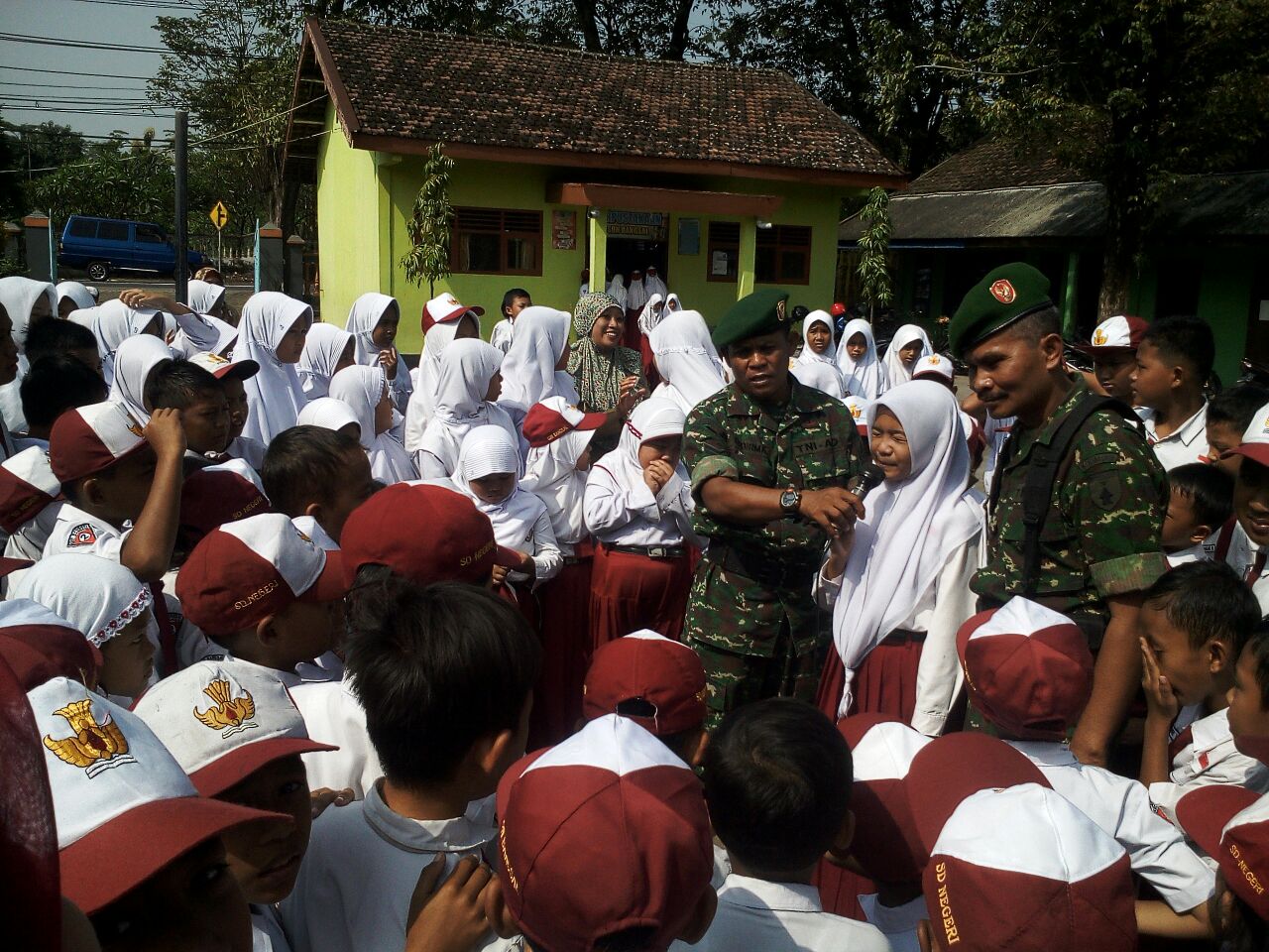 Melalui Simokos, Koramil 0815/10 Bangsal Ajak Siswa Rajin Membaca ...