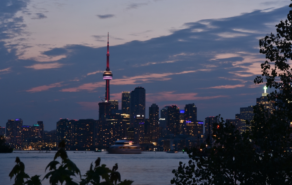 Toronto Grand Prix Tourist - A Toronto Blog: Toronto skyline at night ...