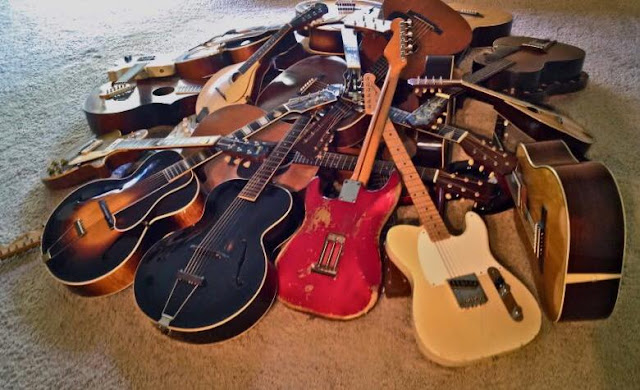 Jake the Snake: Guitar Pile