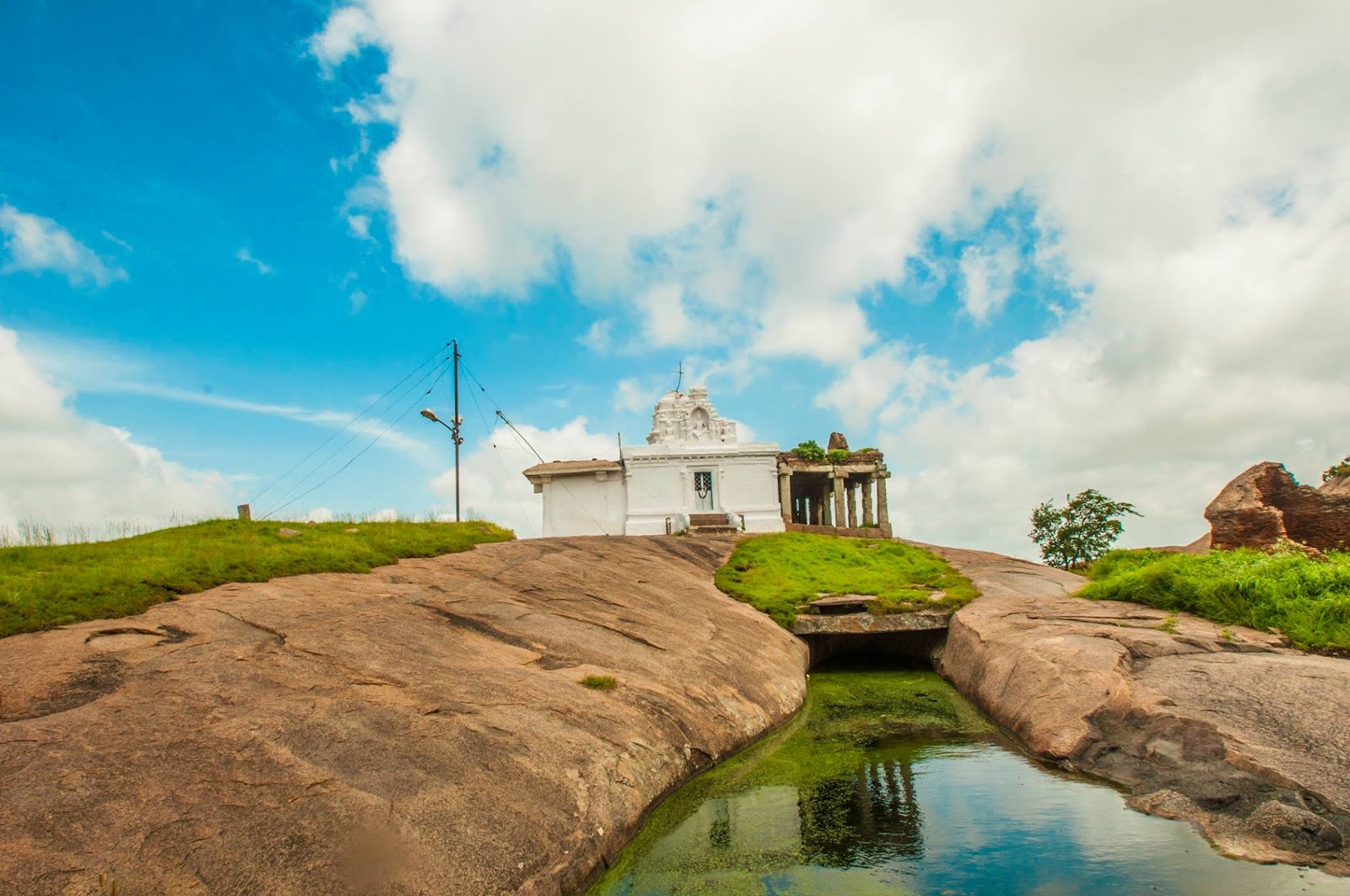 A sunny day drive to HutriDurga