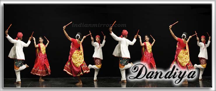 dance steps: DANDIYA RAAS IN NAVRATRI FOLK DANCE OF GUJARAT (UPDATE 2023)