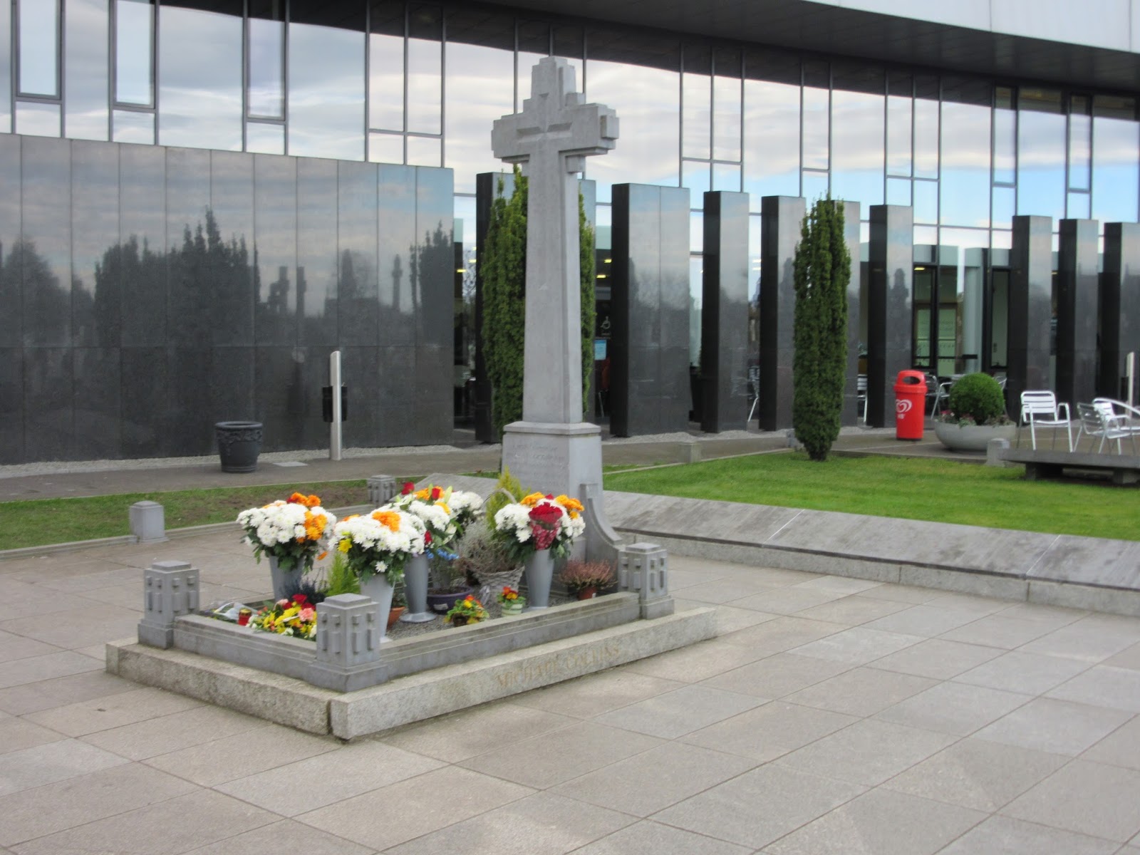 Rónán Gearóid Ó Domhnaill: The Grave of Michael Collins