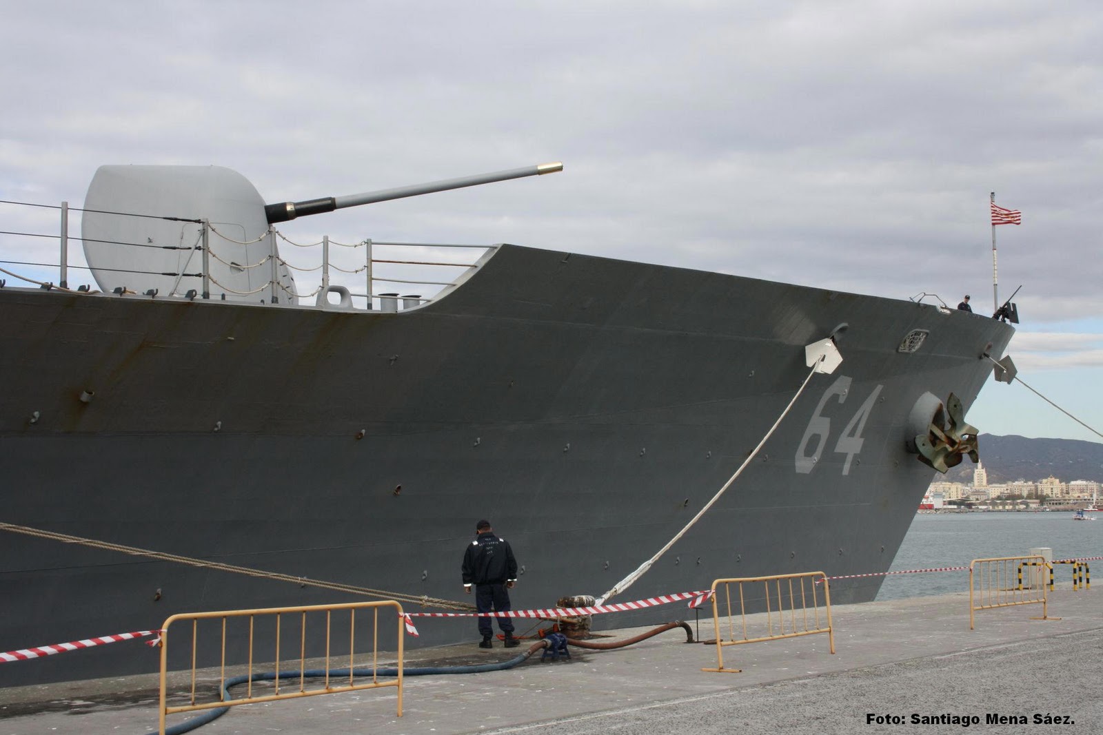 Barcos en Málaga: El CG-64 USS Gettysburg visita Málaga.