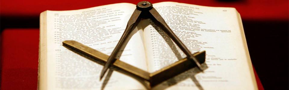 PATA PICHA: ALAMA 21 ZINAZOASHIRIA WEWE NI FREEMASON