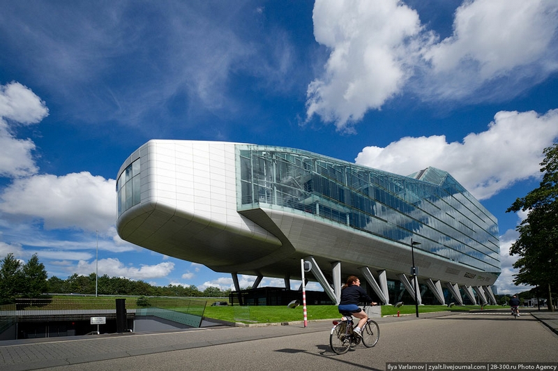 WE ARE INNOCENT: Boot House Or ING Headquarters In Amsterdam