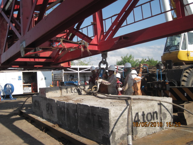 Harga jasa pengelasan pipa: WELD LIFTING LUG AT CENTURY RIG