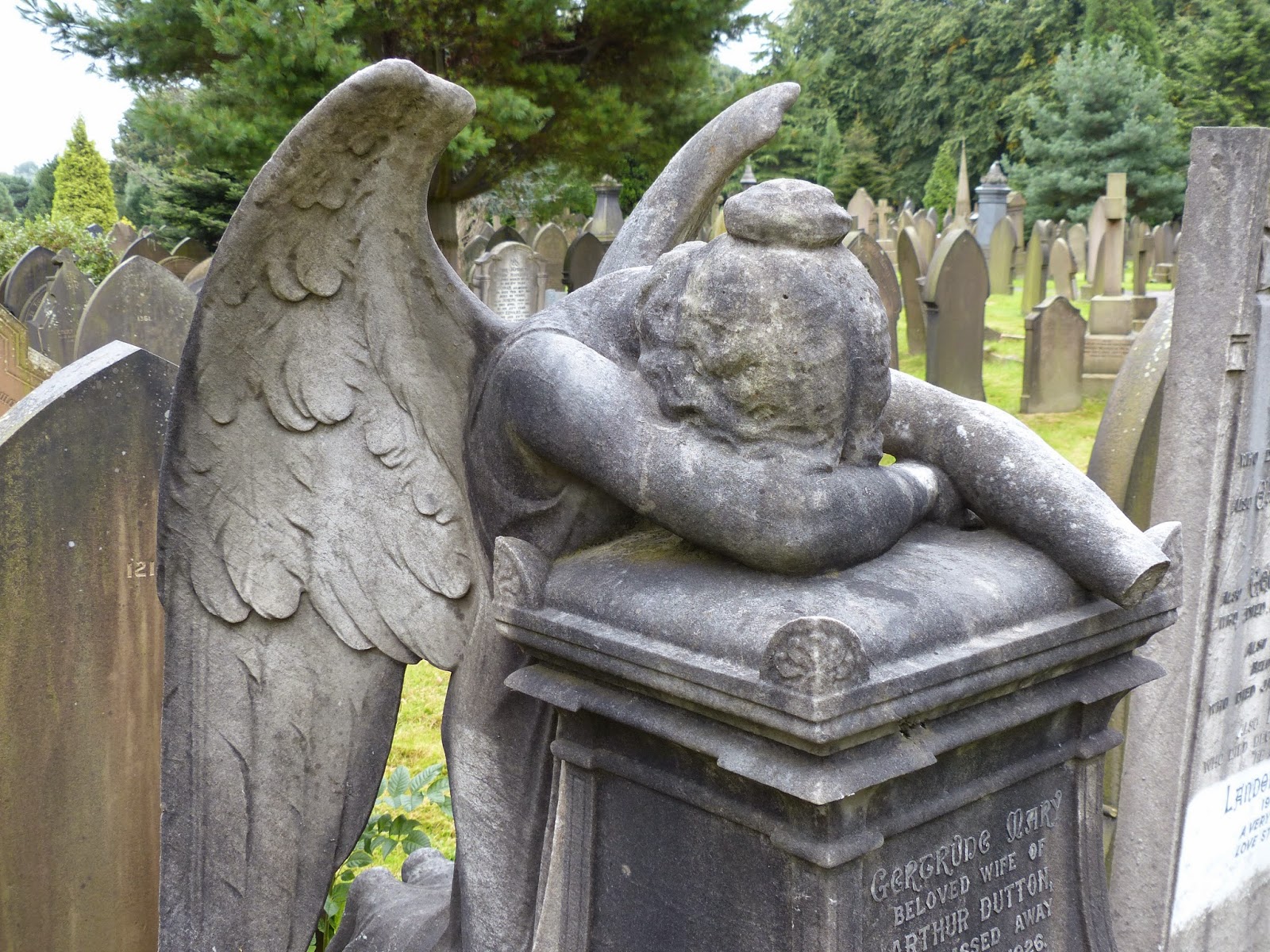 The Graveyard Detective: Grieving Angel