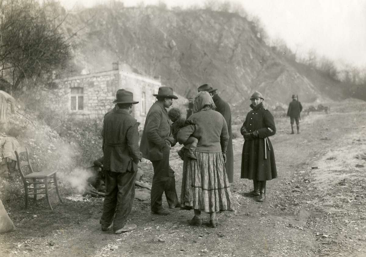 46 Vintage Photographs Capture Everyday Life of Gypsies of Western ...