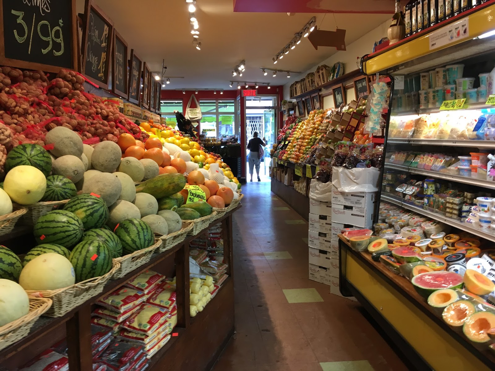 Look Inside: Fruiterie Vert Pomme - Montreal, QC