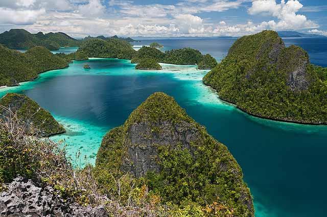 Holiday Ideas : PHOTOS: Wayag Islands; Raja Ampat Beautiful Natural ...