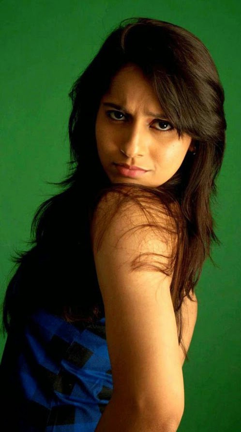 Hot anchor rashmi gautam exposing deep navel cleavage - Actress Photo Quen