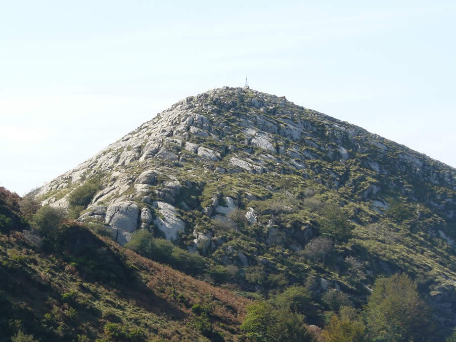 Gerinda Bai: RINCONES DEL SALTUS VASCONUM: EL PICO DE LA CRUZ, EN LOS ...