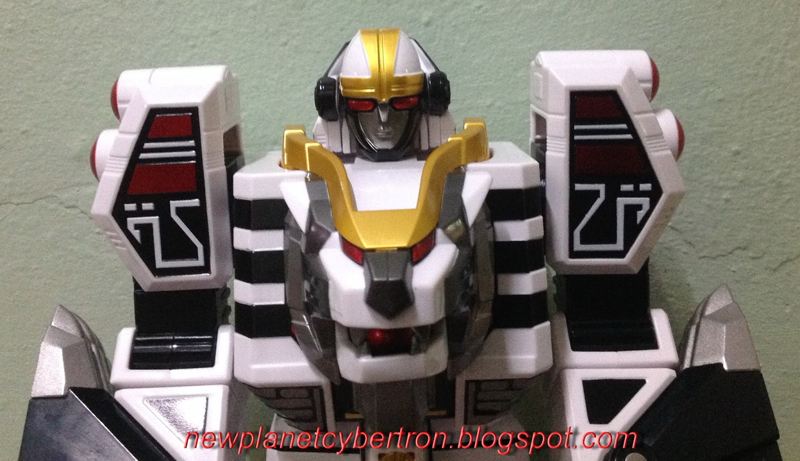 New Planet Cybertron: Rangers Review: Legacy White Tigerzord (Mighty ...