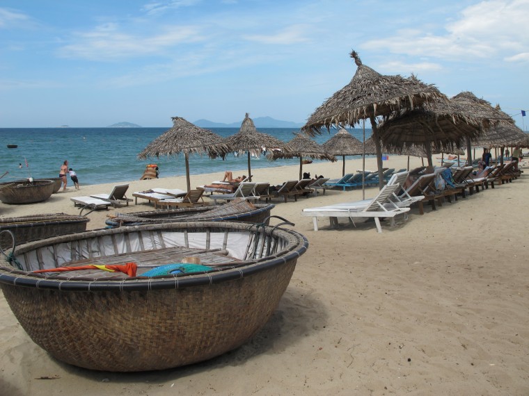 Xin chao!: Vietnam beautiful beaches, islands and bays