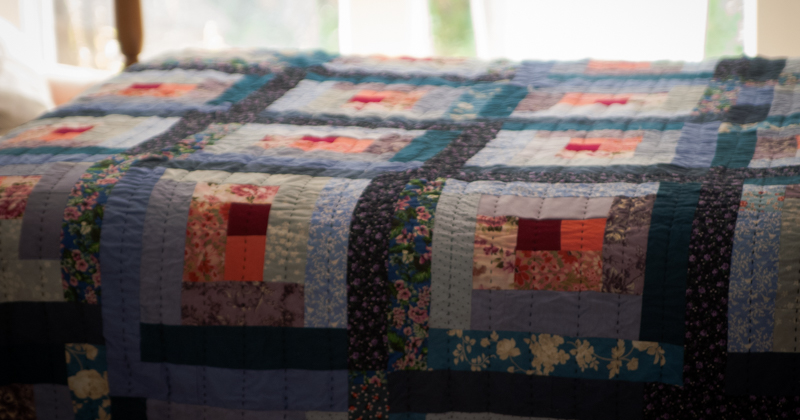 Pleasant View Schoolhouse: Log Cabin Quilt: Rose Window