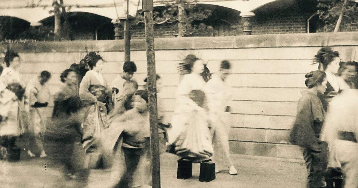 The History Girls: The Spell of Glamour by Debra Daley