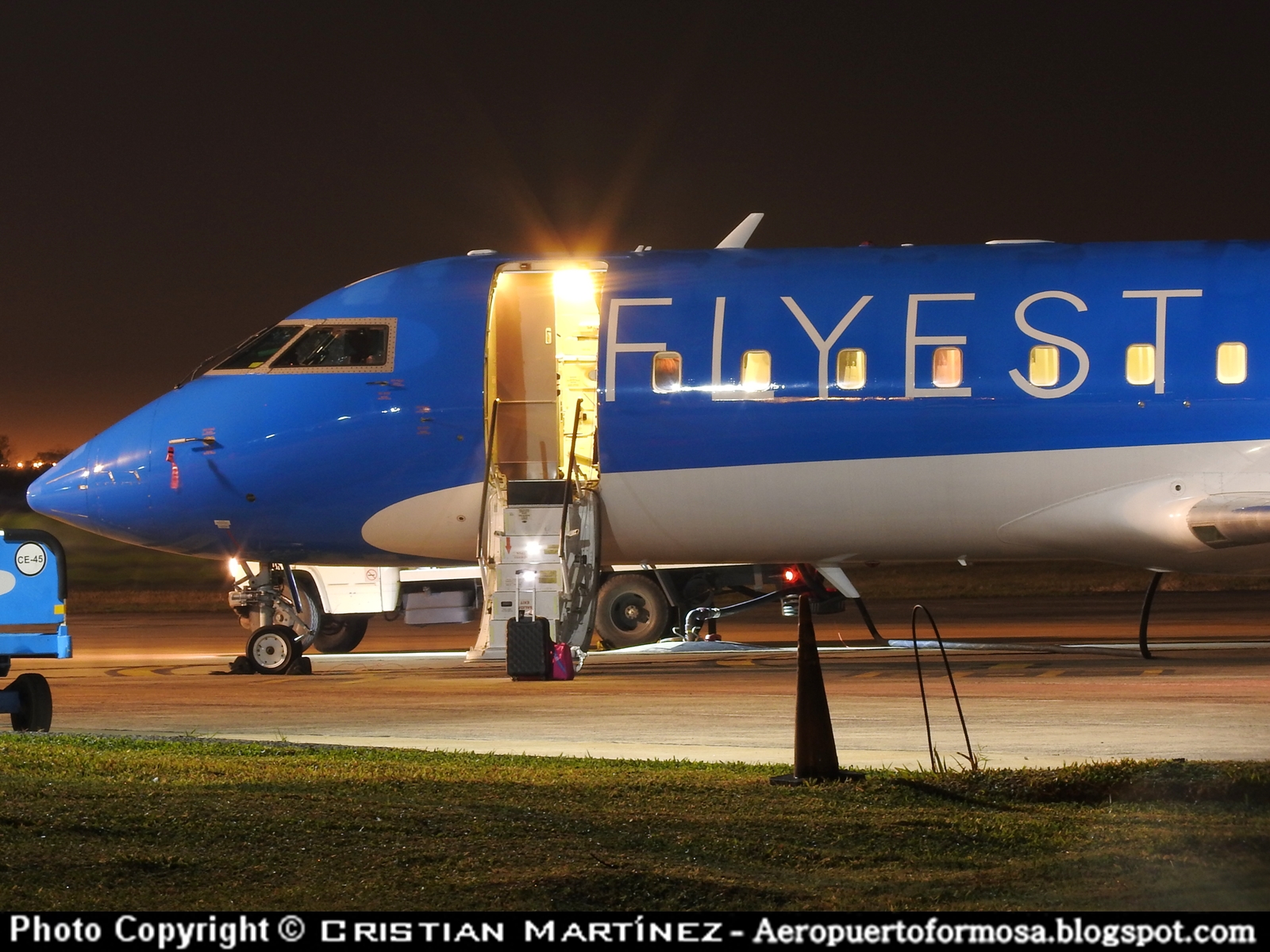 Aeropuerto Formosa - Formosa Spotters: CRJ-200 de Flyest en Formosa