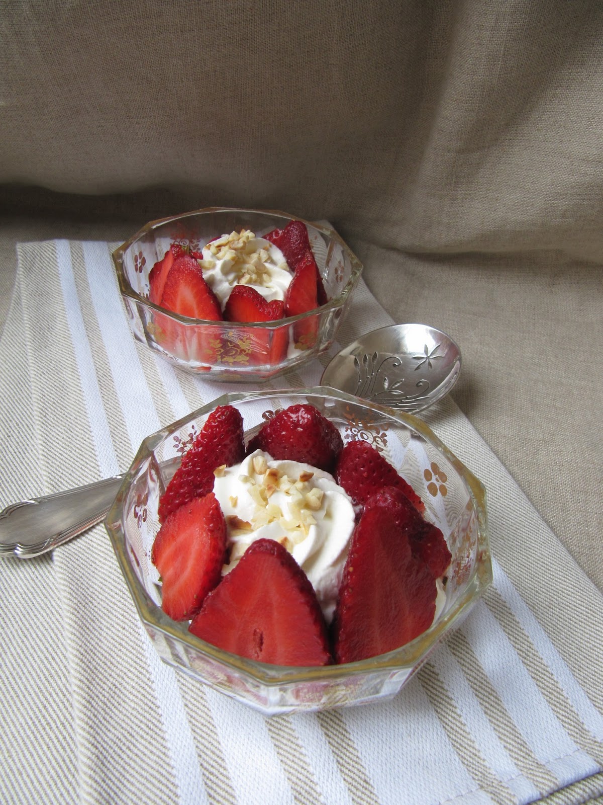 La cuisine d'ici et d'ISCA: Fraises à la Chantilly